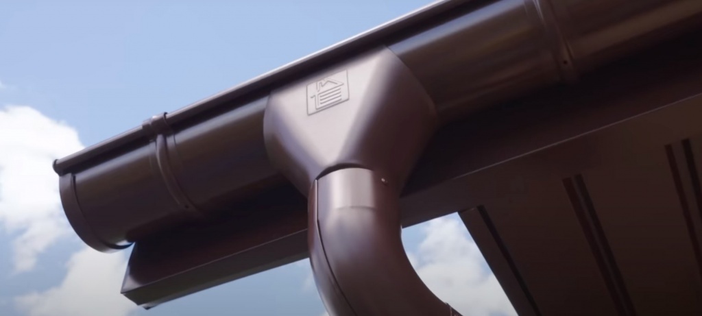 Монтаж водосточной системы Дёке STAL. — Docke.Ru